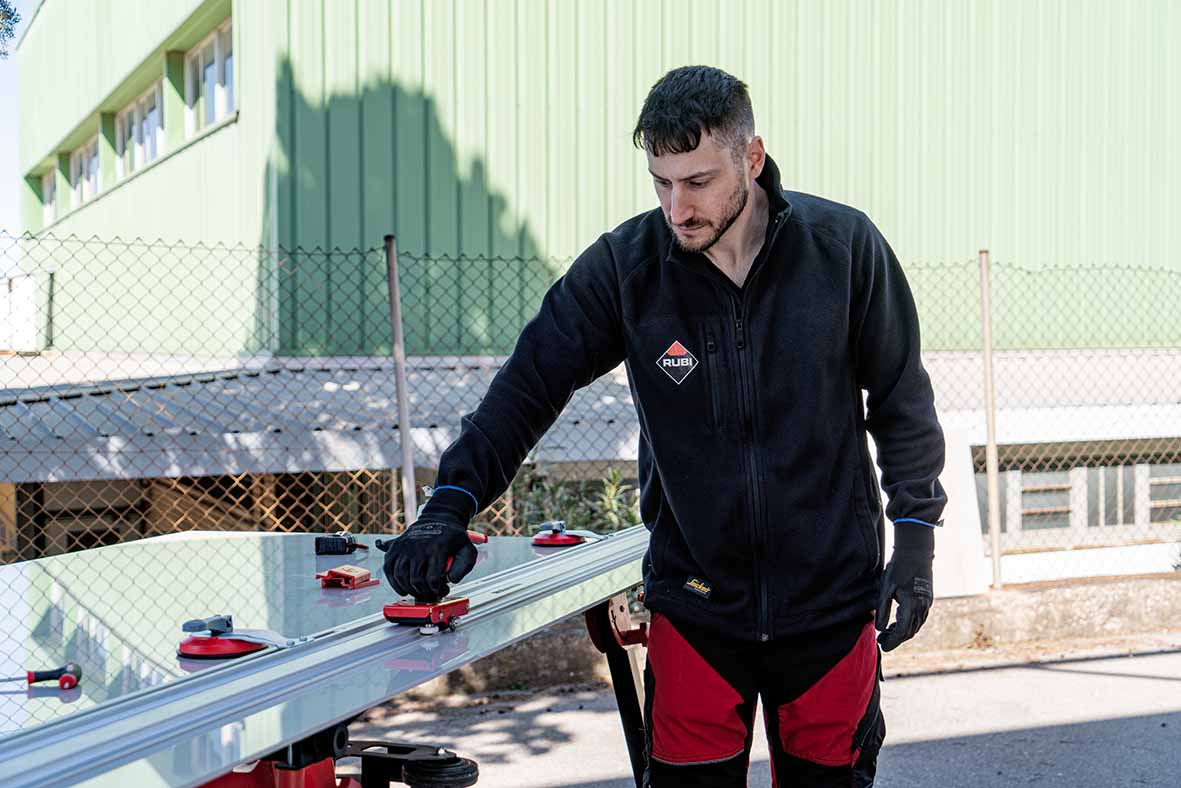 How to Cut Large Format Tiles: Manual and Electric Cutter