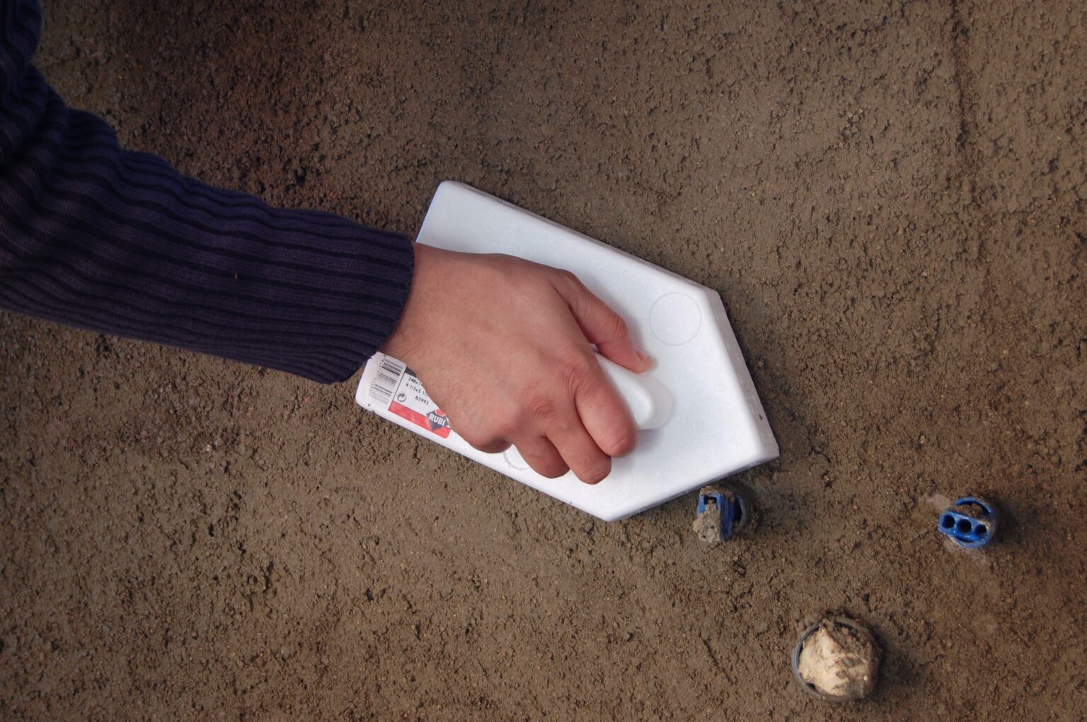 Different types of grout floats