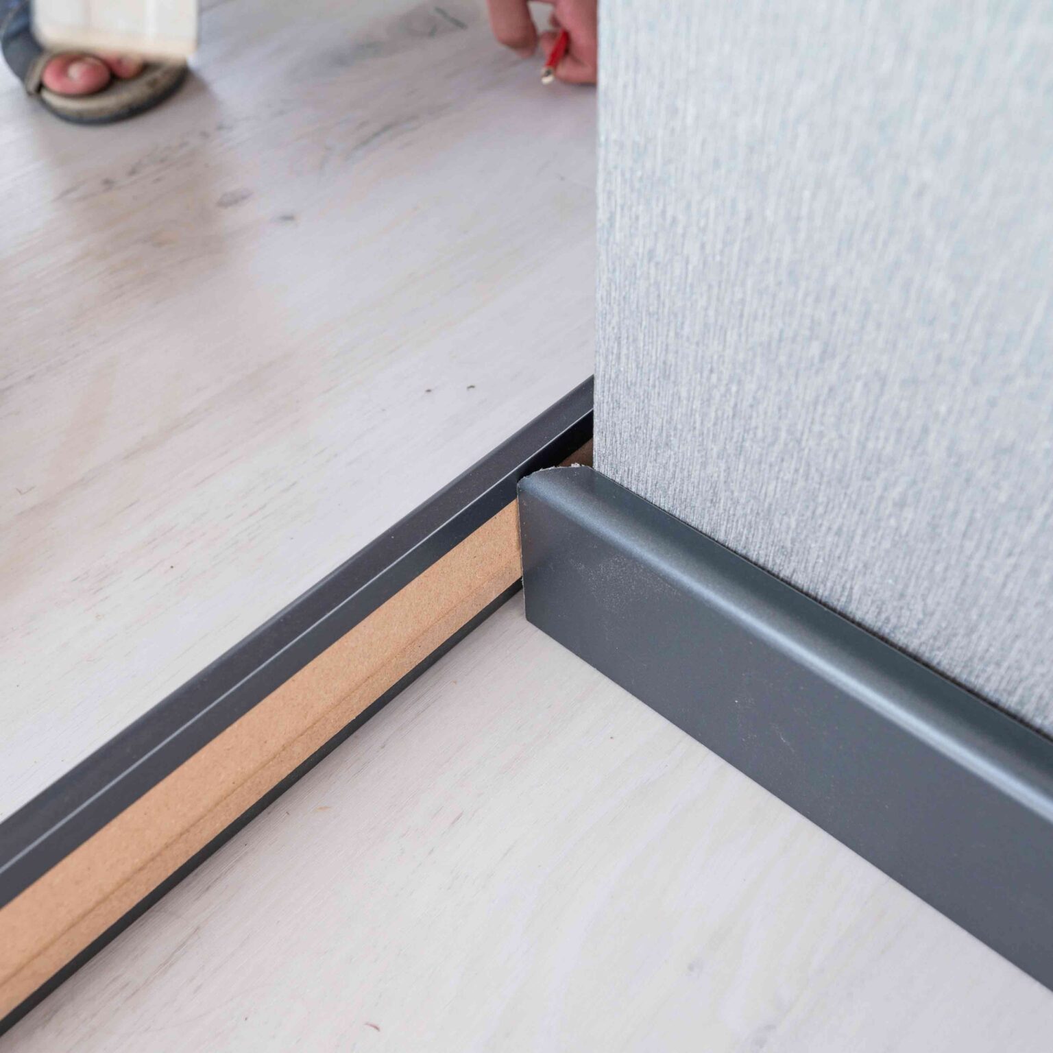 Rodapiés: ¿Iguales que puertas, suelo o color de contraste?