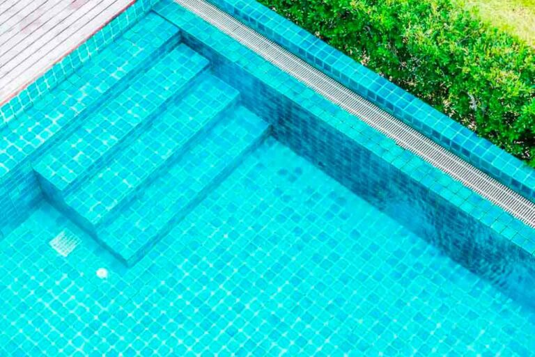 7 Beautiful Pool Tile Ideas That Stand Out – Rubi Blog USA